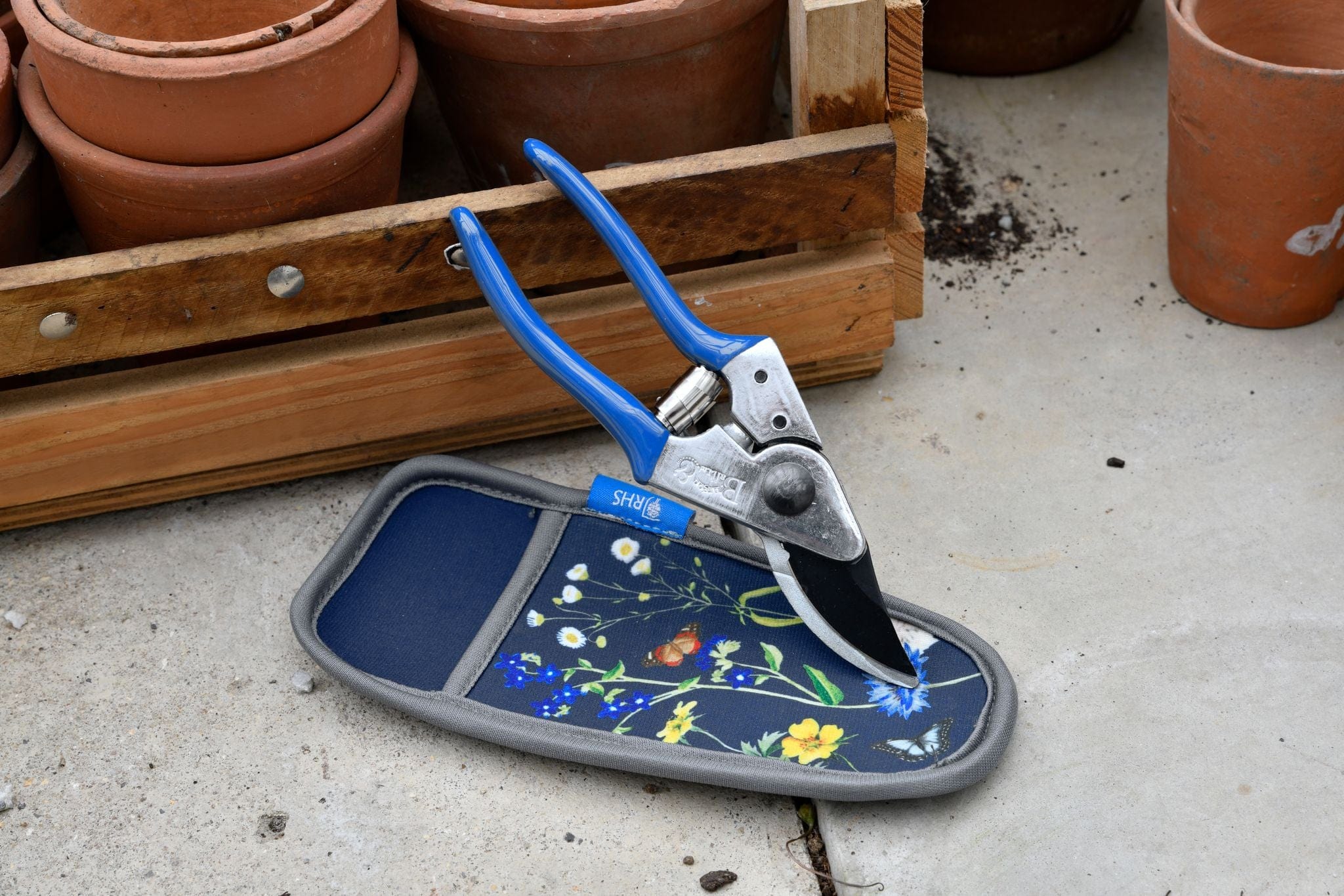 Burgon & Ball British Meadow Pocket Pruner & Holster - Gift Boxed ...